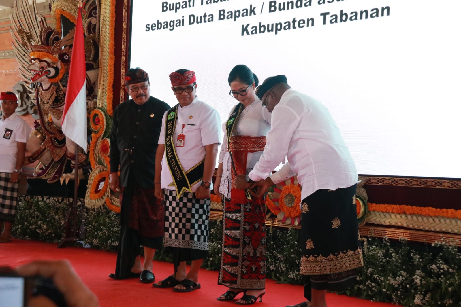 Sanjaya dan Istri Dikukuhkan Menjadi Bapak dan Bunda Asuh Stunting | Bali Tribune